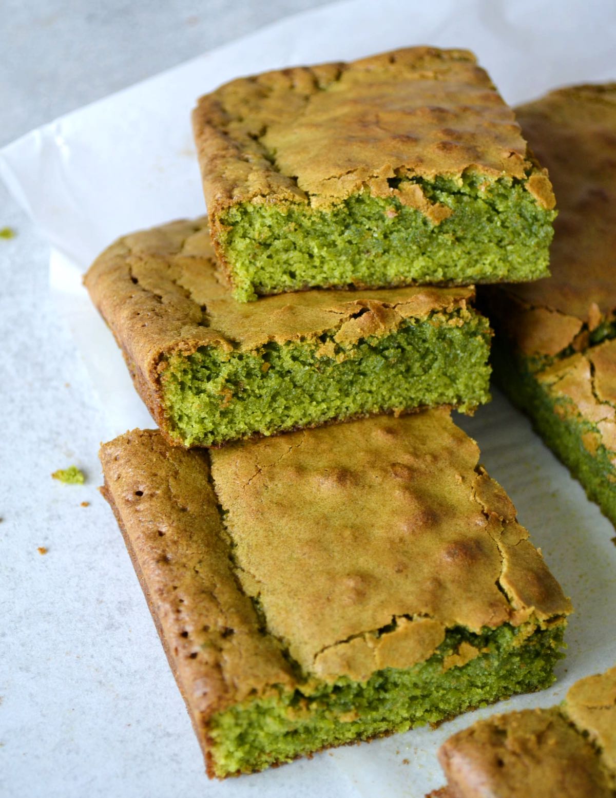 Moist and Soft Matcha Brownies - Cook with Chung