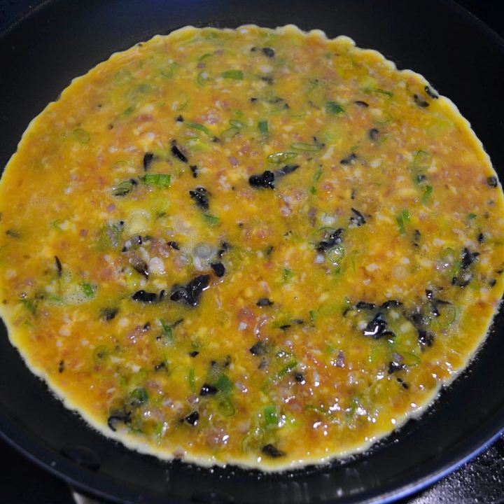 Easy Vietnamese Egg Omelette (Trung Chien) - Cook with Chung